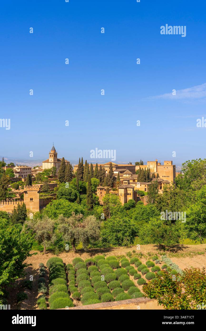 Generalife Palace, Generalife Gardens, Islamic and Mudejar architecture ...