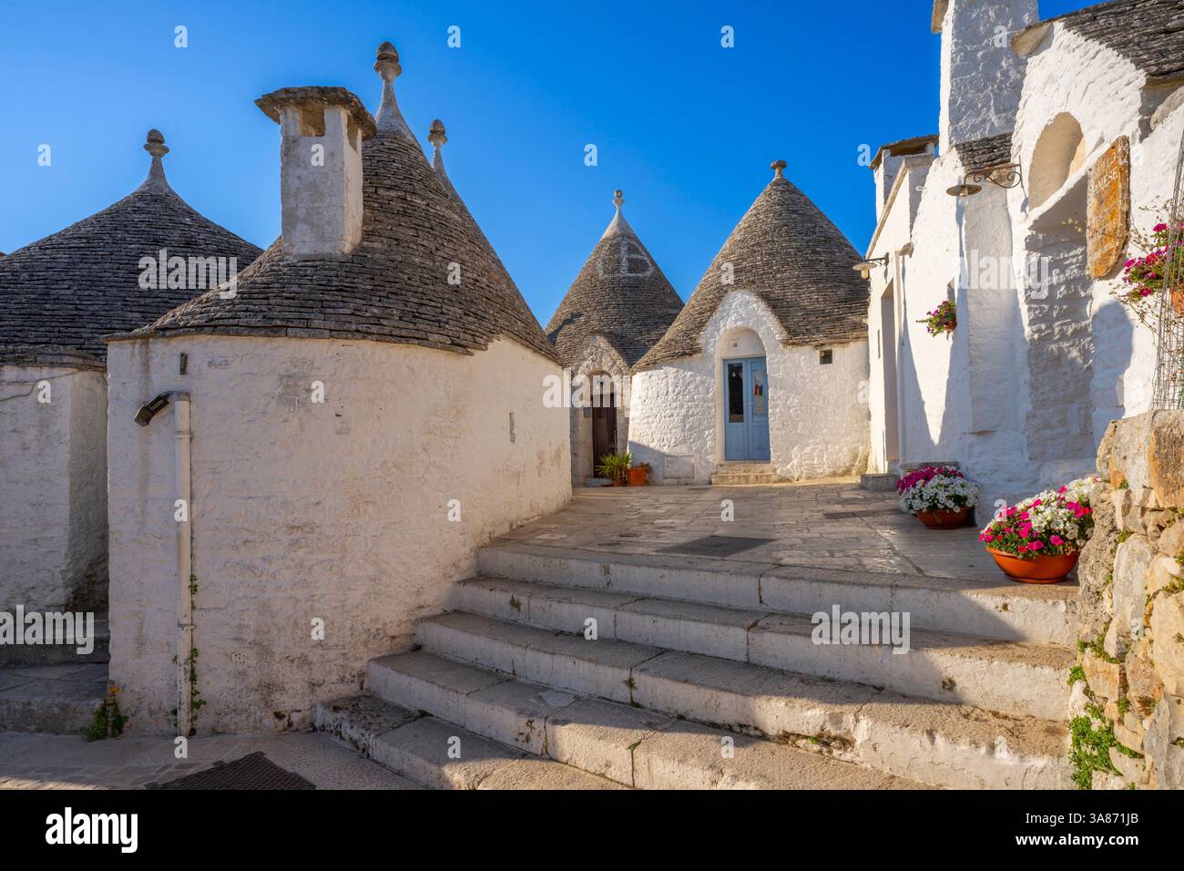 Trulli, Rione Monti, UNESCO, Alberobello, Bari, Apulia, Italy Stock ...