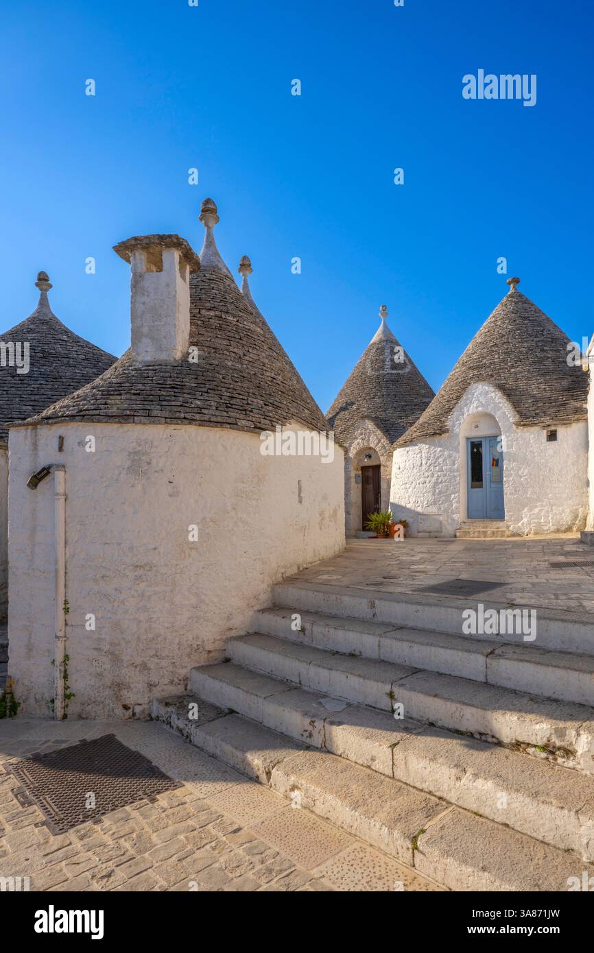 Trulli, Rione Monti, UNESCO, Alberobello, Bari, Apulia, Italy Stock ...