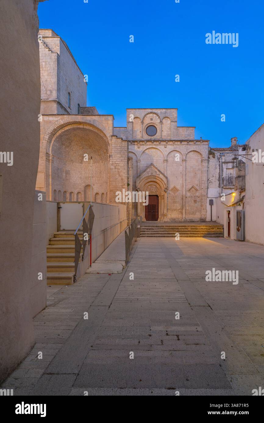 Tumba local hi-res stock photography and images - Alamy