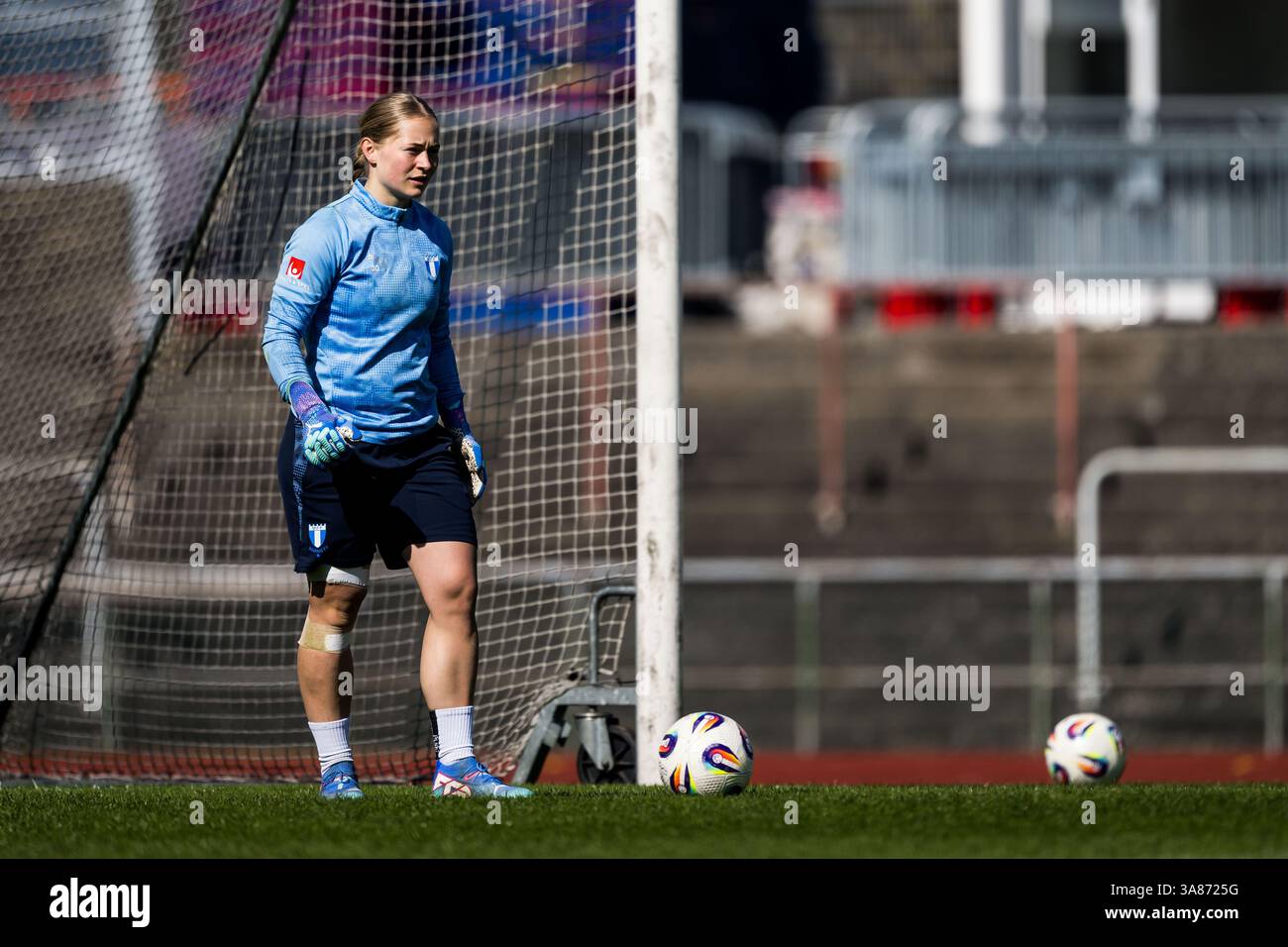 250328 Malmö FFs målvakt Emelie Borg under en fotbollsträning med Malmö ...