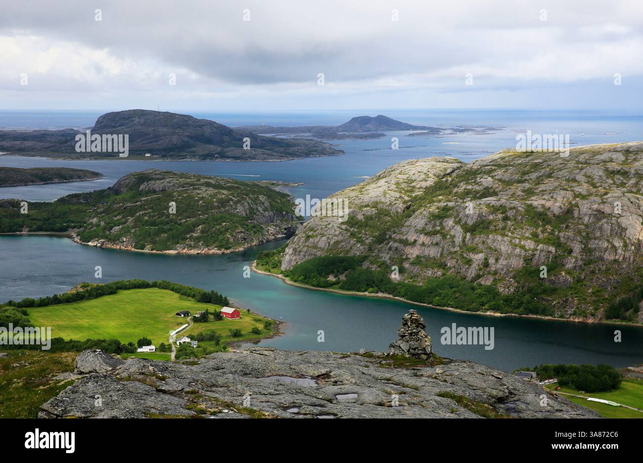 Rock climber in action on the world-famous limestone cliffs of Chulilla ...