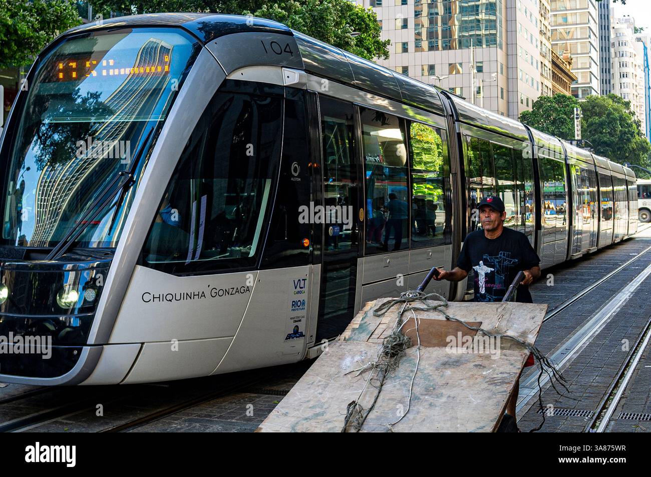 Drayman passes beside Rio de Janeiro Light Rail ( Portuguese - VLT do ...
