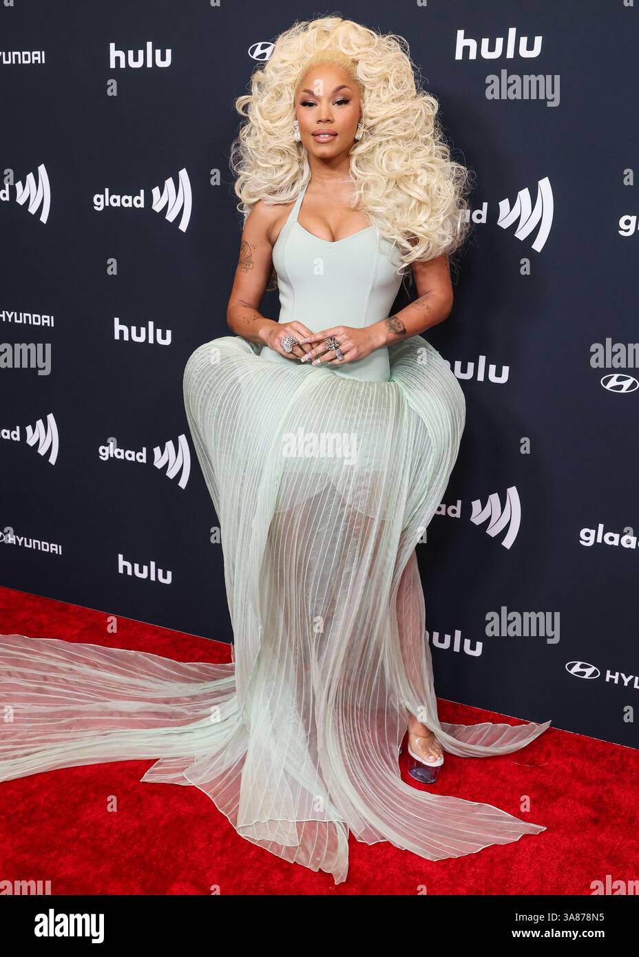 BEVERLY HILLS, LOS ANGELES, CALIFORNIA, USA - MARCH 27: Singer ...