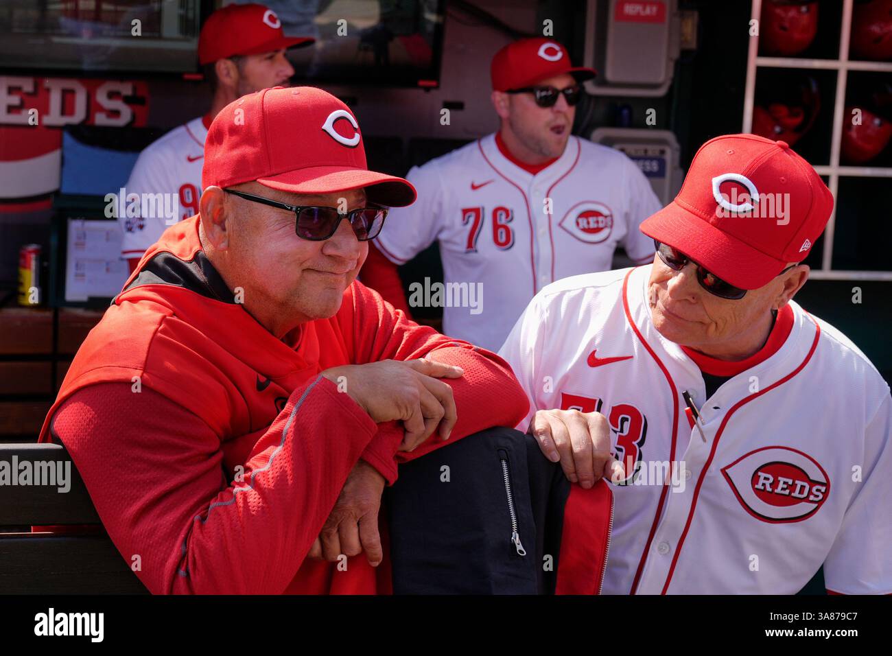 Cincinnati Reds manager Terry Francona, left and Cincinnati Reds bench ...