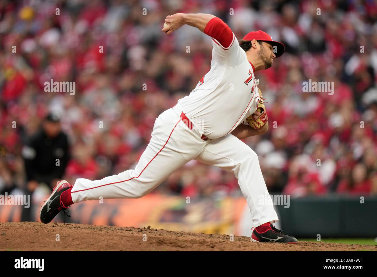 Cincinnati Reds pitcher Ian Gibaut throws in the ninth inning of an ...