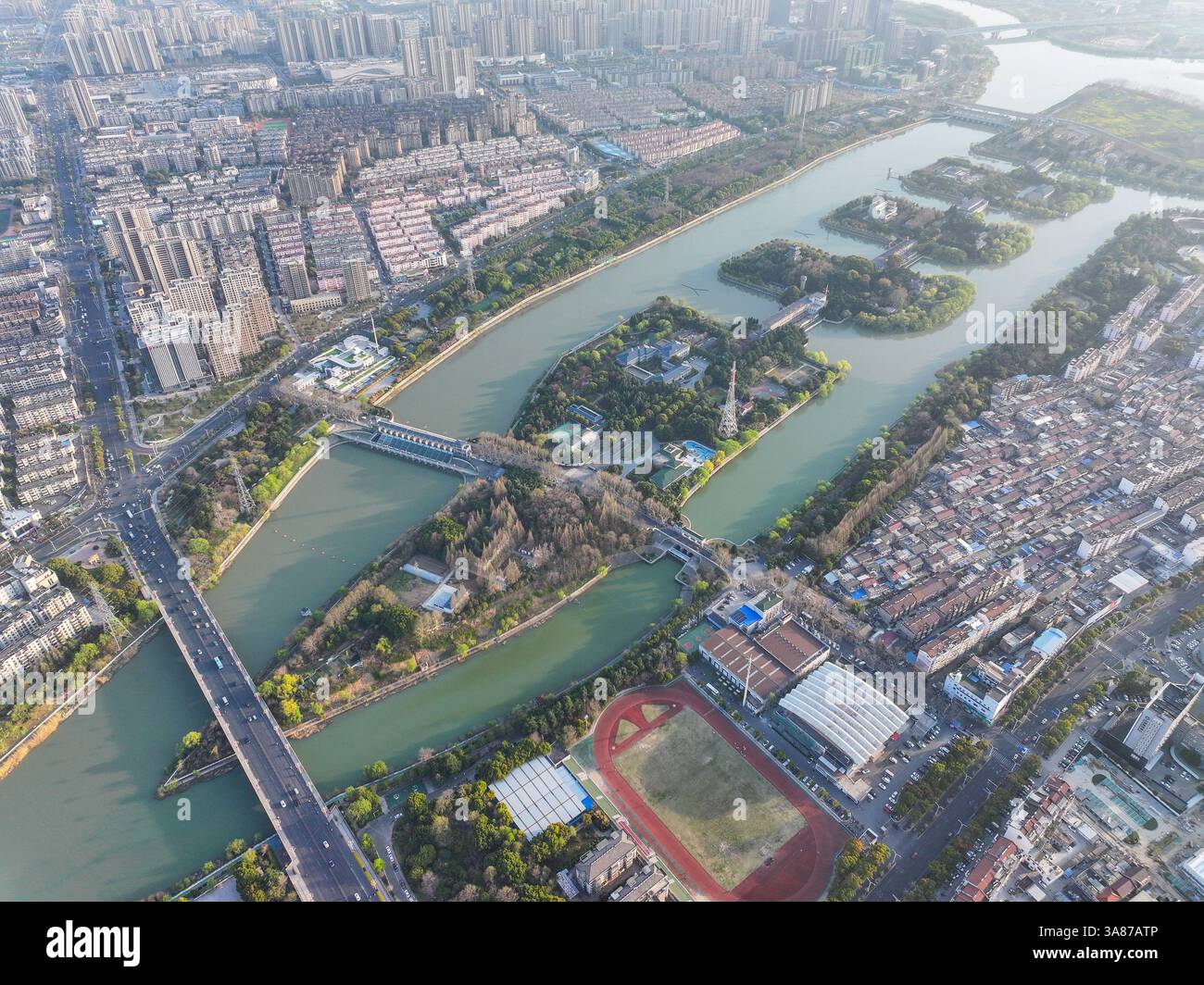(250328) -- NANJING, March 28, 2025 (Xinhua) -- An aerial drone photo ...