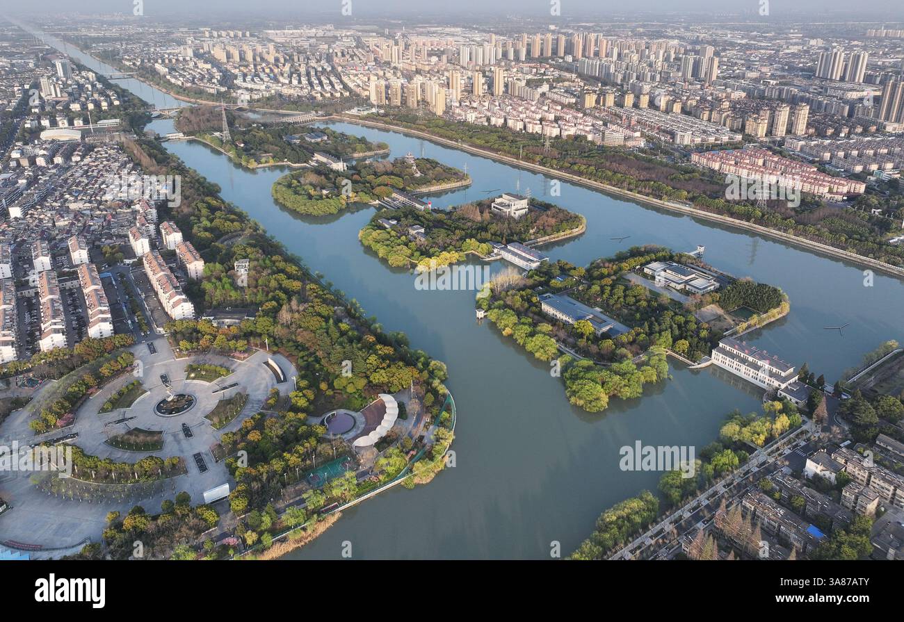 (250328) -- NANJING, March 28, 2025 (Xinhua) -- An aerial drone photo ...