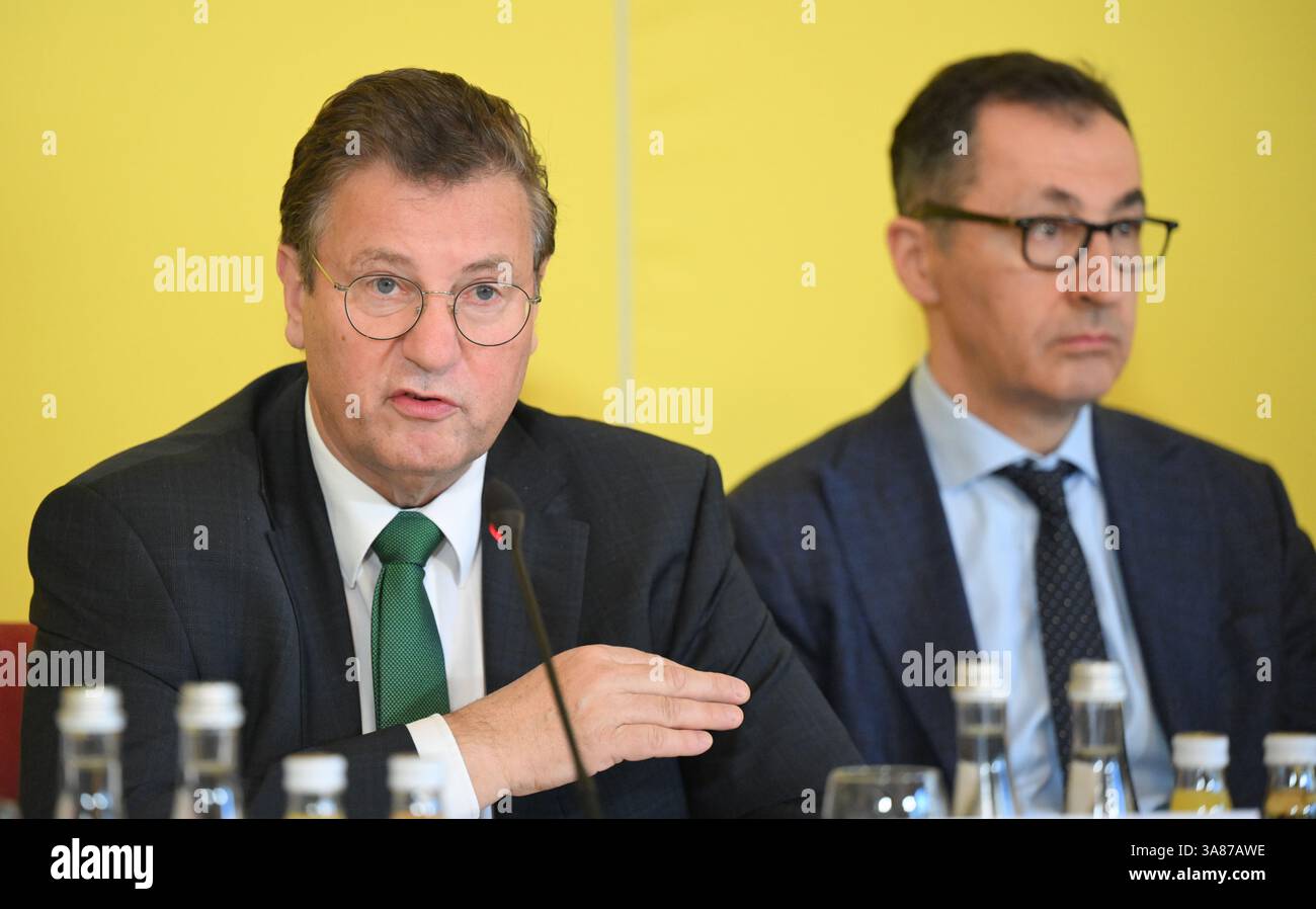 Baden Baden, Germany. 28th Mar, 2025. Peter Hauk (l, CDU, Minister of ...
