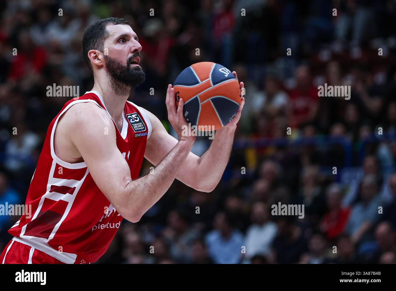 Nikola Mirotic #33 of EA7 Emporio Armani Milan seen in action during ...