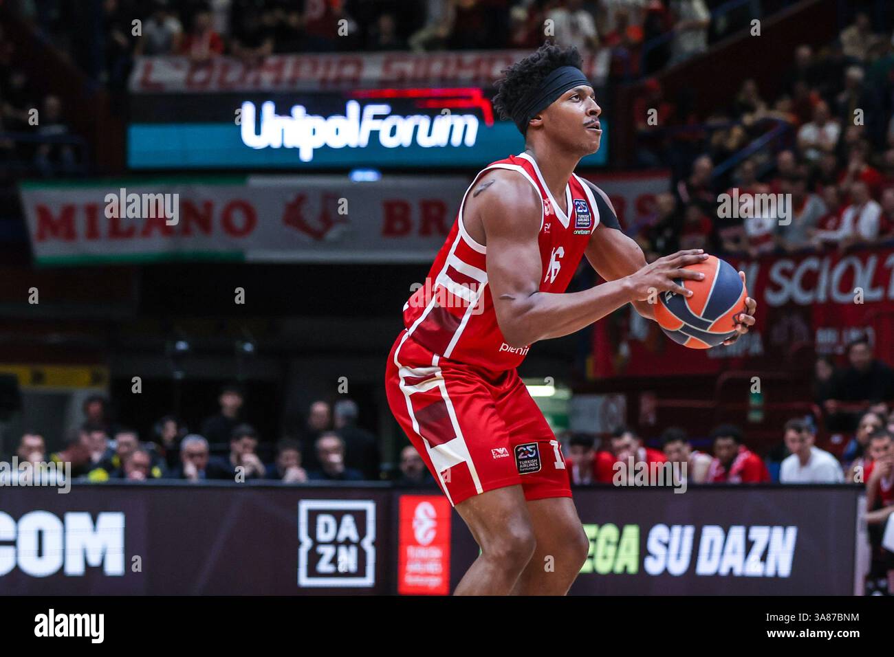 Zach Leday #16 of EA7 Emporio Armani Milan seen in action during ...
