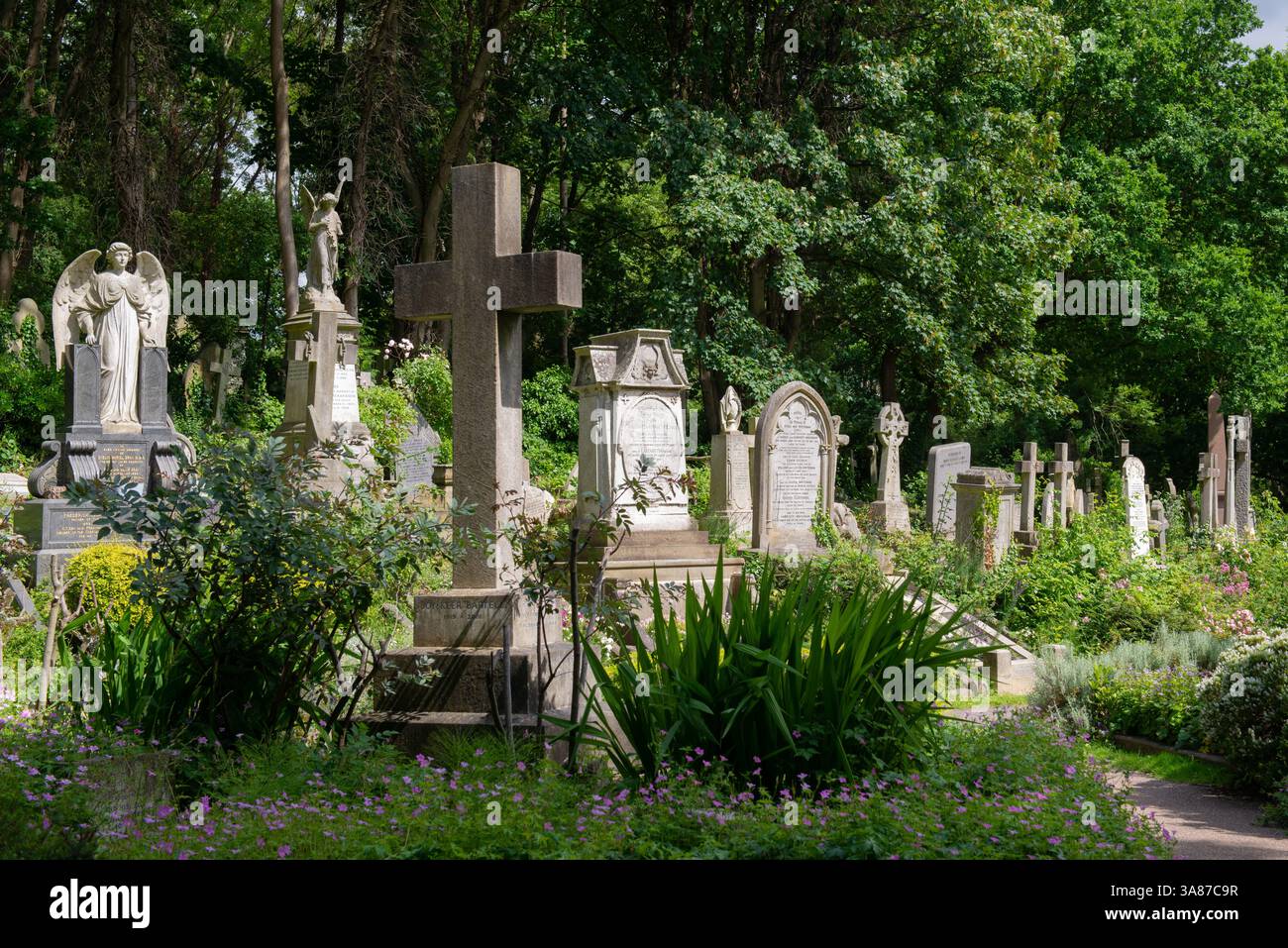 Gravestones at Highgate Cemetery in the London Borough of Camden Stock ...