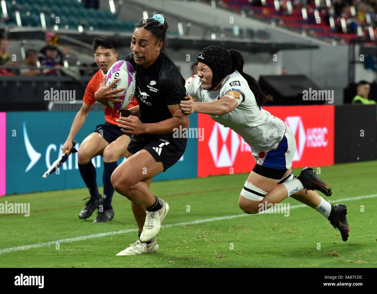 Hong Kong. 28th Mar, 2025. Chen Ziying (R) of China vies with Risi ...