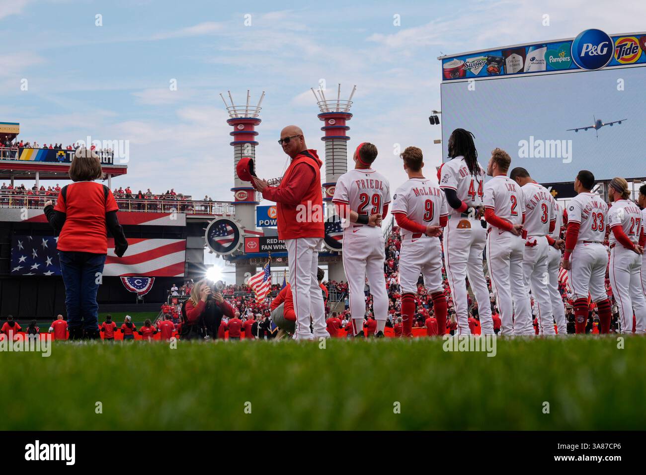 Cincinnati Reds manager Terry Francona, second from left, looks to ...
