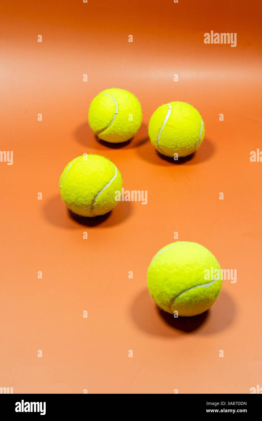 Many green tennis balls hi-res stock photography and images - Alamy