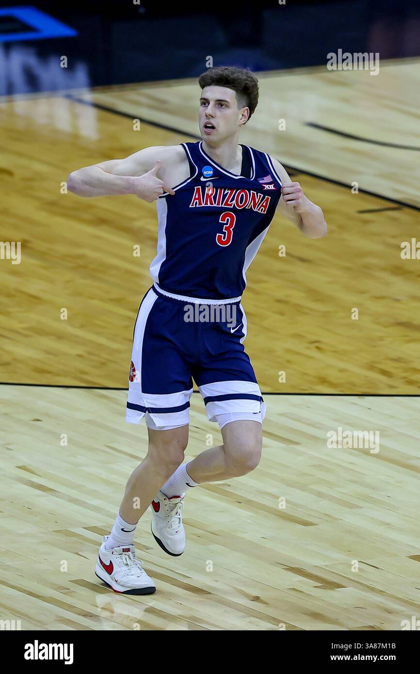 NEWARK, NJ - MARCH 27: Anthony Dell'Orso #3 of the Arizona Wildcats ...