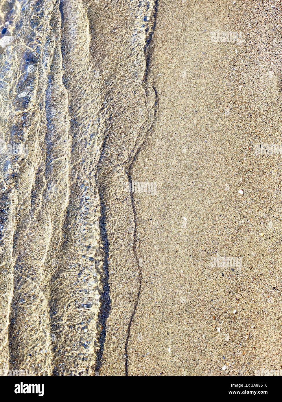 Close view seashore transparent waves hi-res stock photography and ...