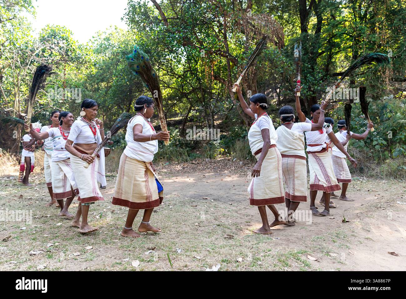 Men dressed as women hi-res stock photography and images - Alamy