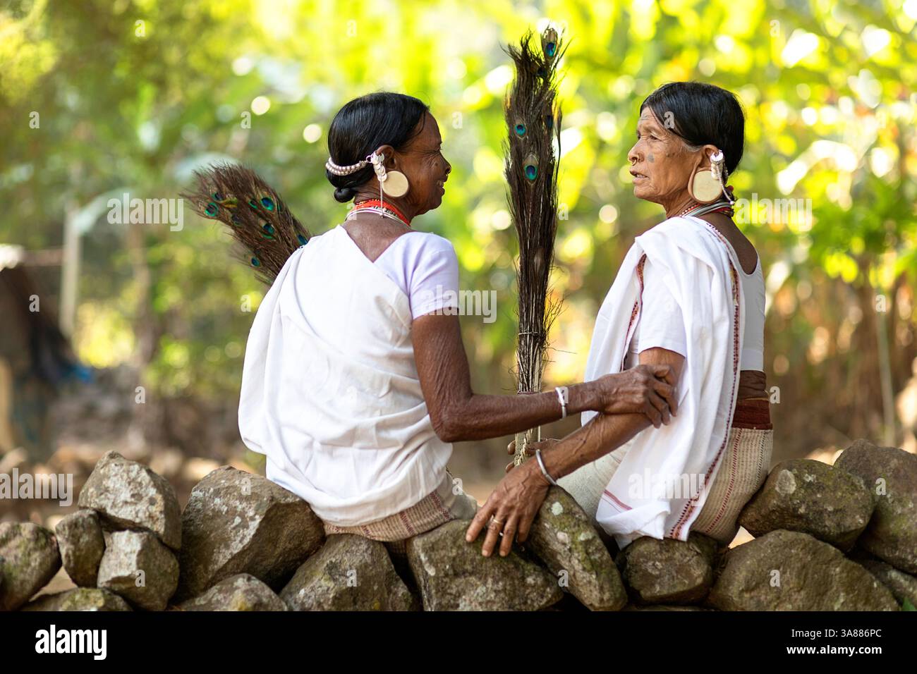 Women from a Lanjia Saura tribe in Orissa, India, with face tattoos ...