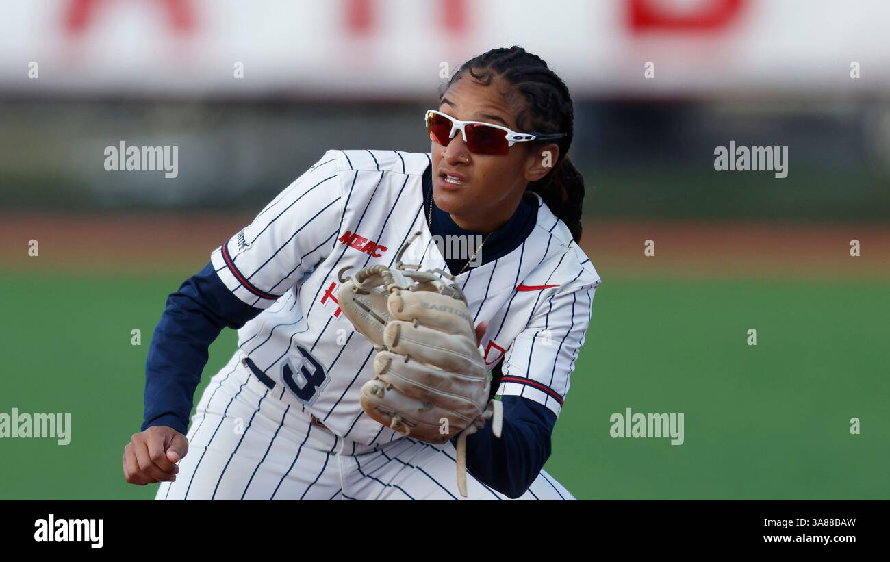 Howard infielder Lealani Ricks (3) during an NCAA softball game against ...