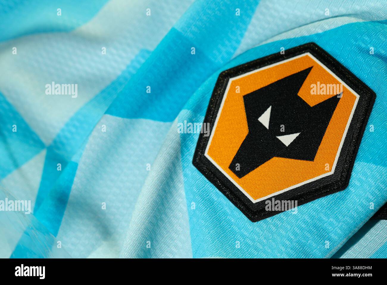 Wolverhampton wanderers badge hi-res stock photography and images - Alamy