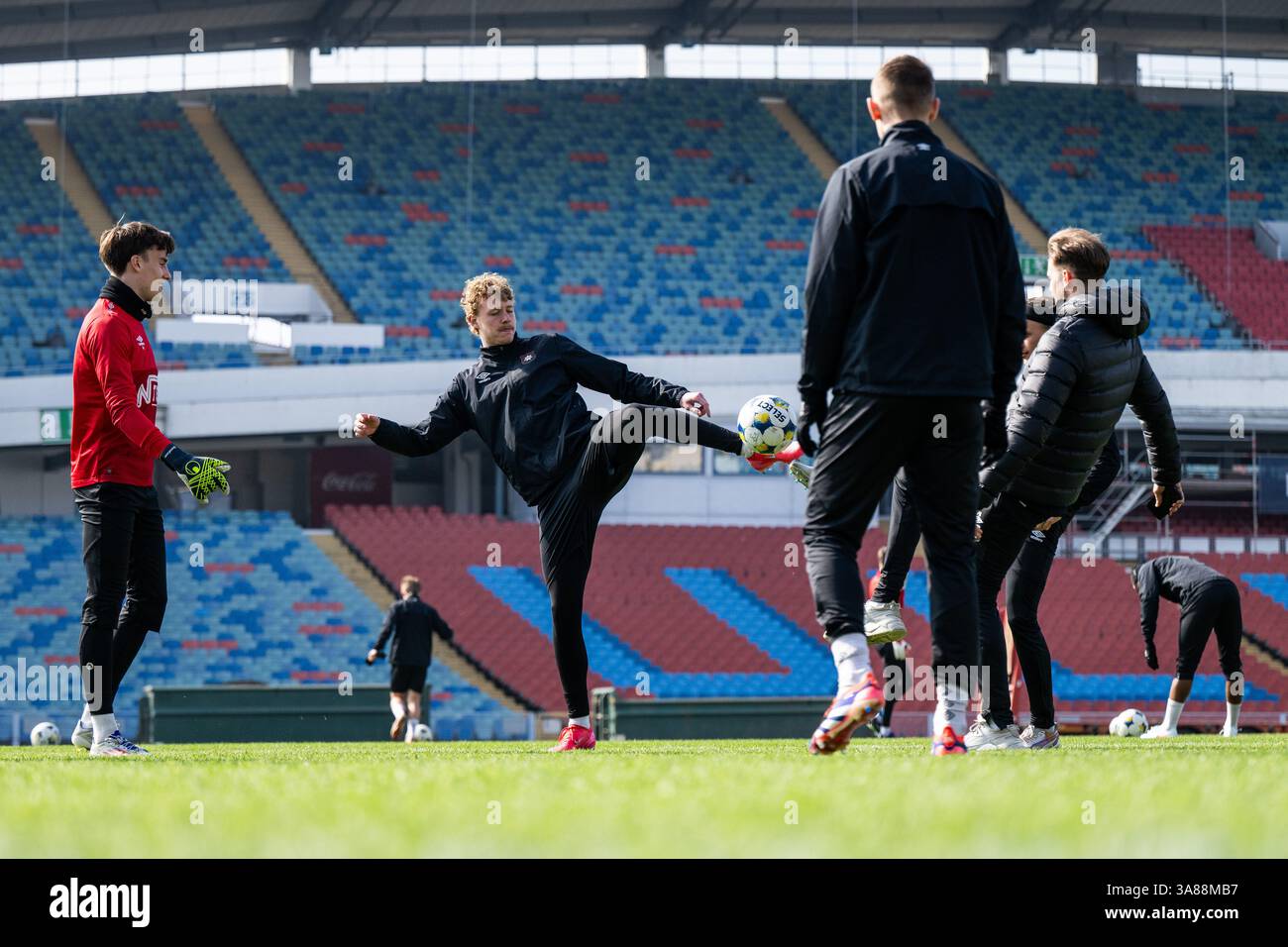 250328 målvakt Hampus Gustafsson och Liam Andersson under en träning ...