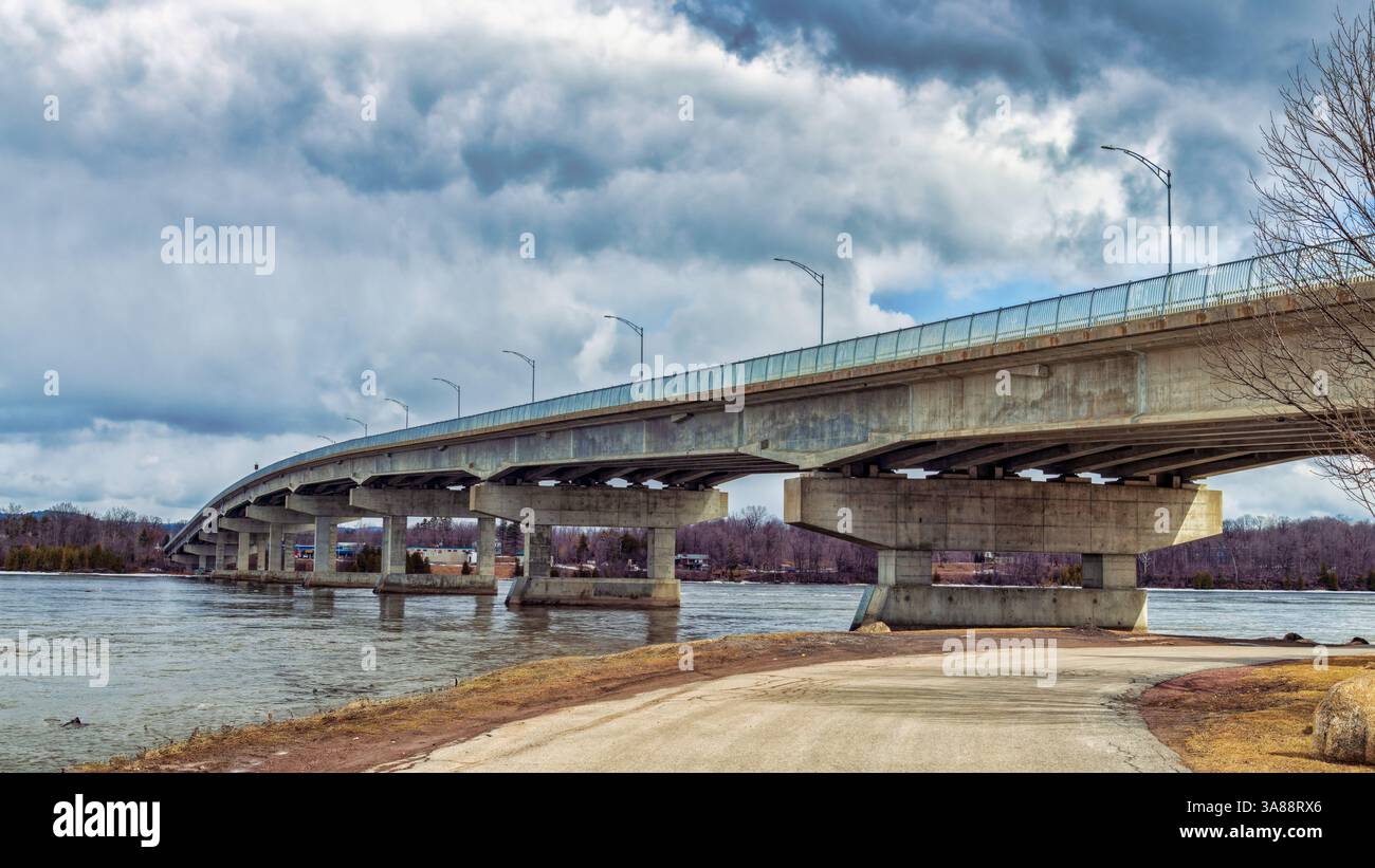 Ontario side view hi-res stock photography and images - Alamy