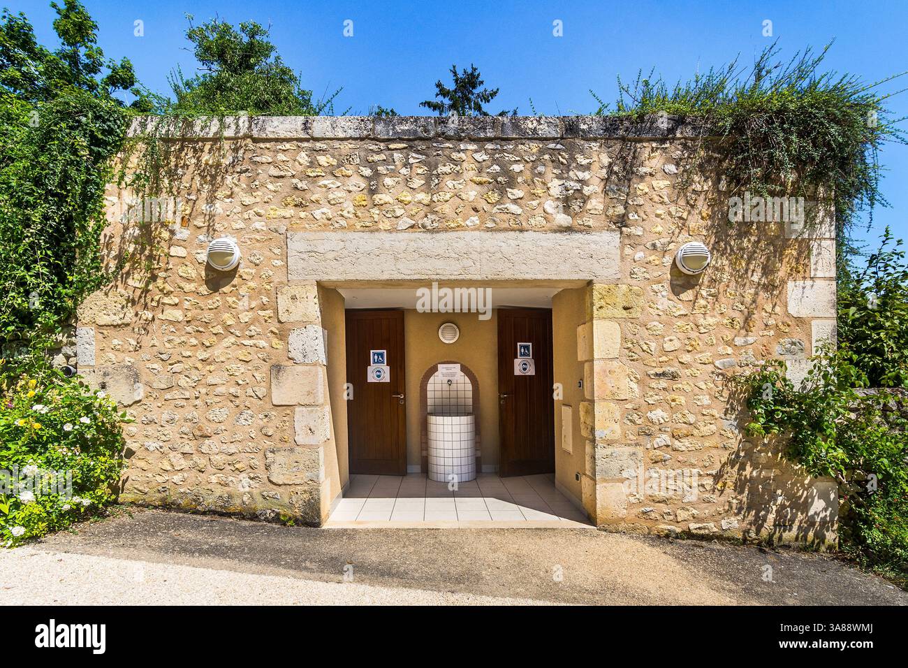 Publictoilets / lavatories in Angles-sur-l'Anglin, Vienne (86), France ...
