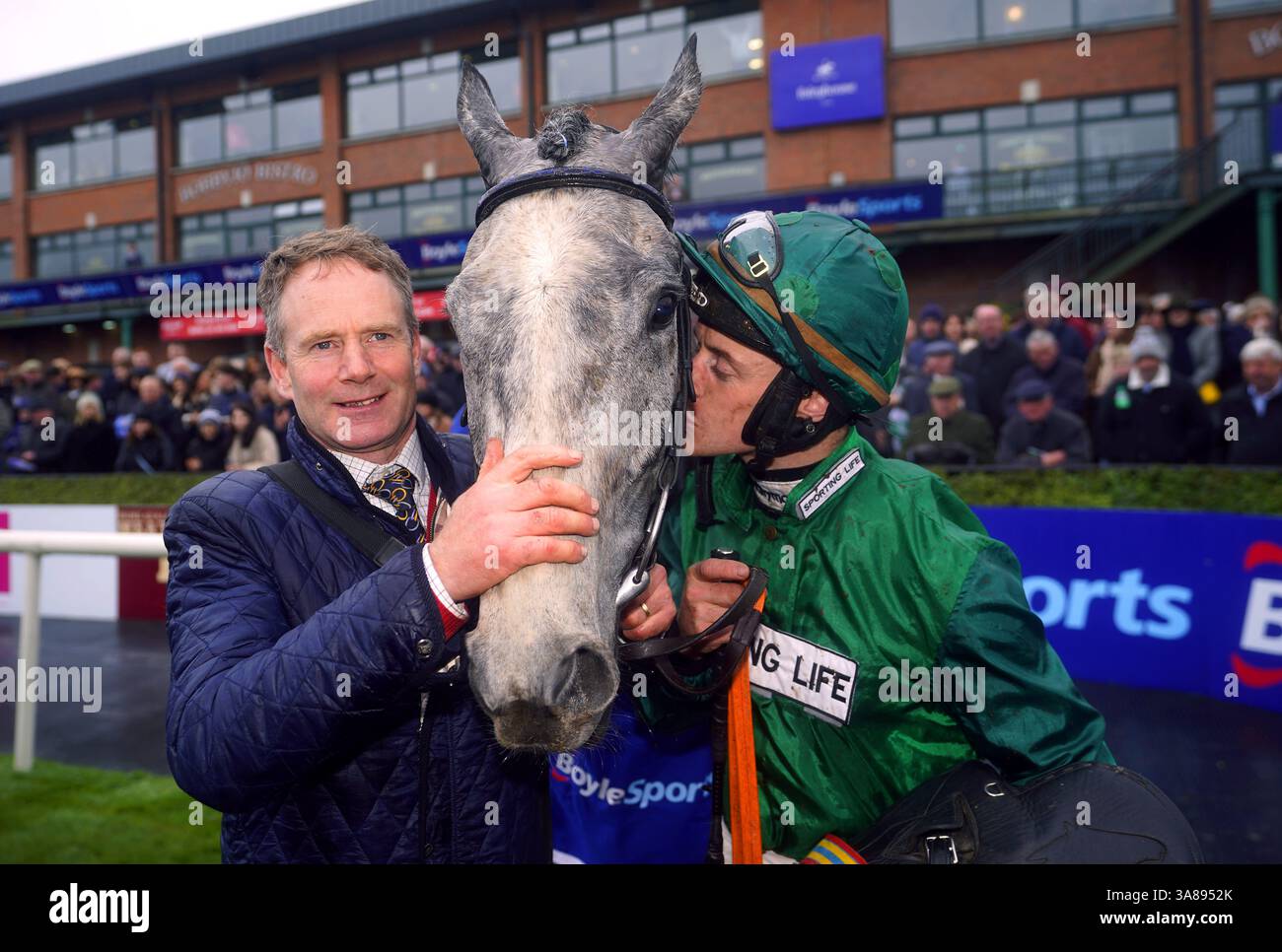 Intense raffles horse racing hi-res stock photography and images - Alamy