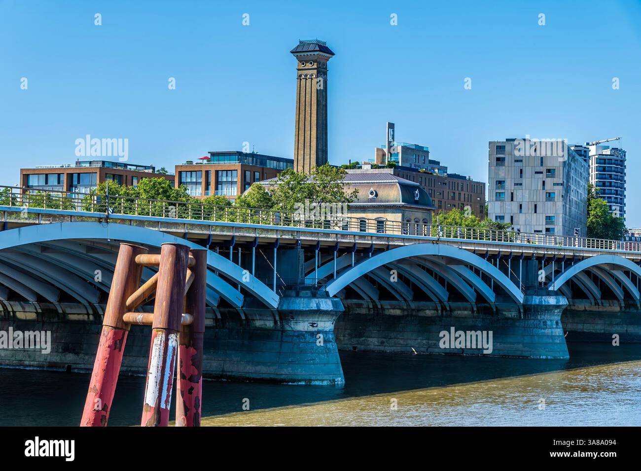 A close up view of the Chelsea Bridge over the river Thames at ...