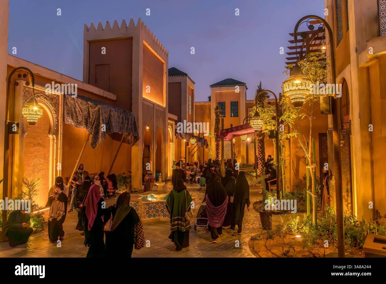 Saudi arabian man hi-res stock photography and images - Alamy