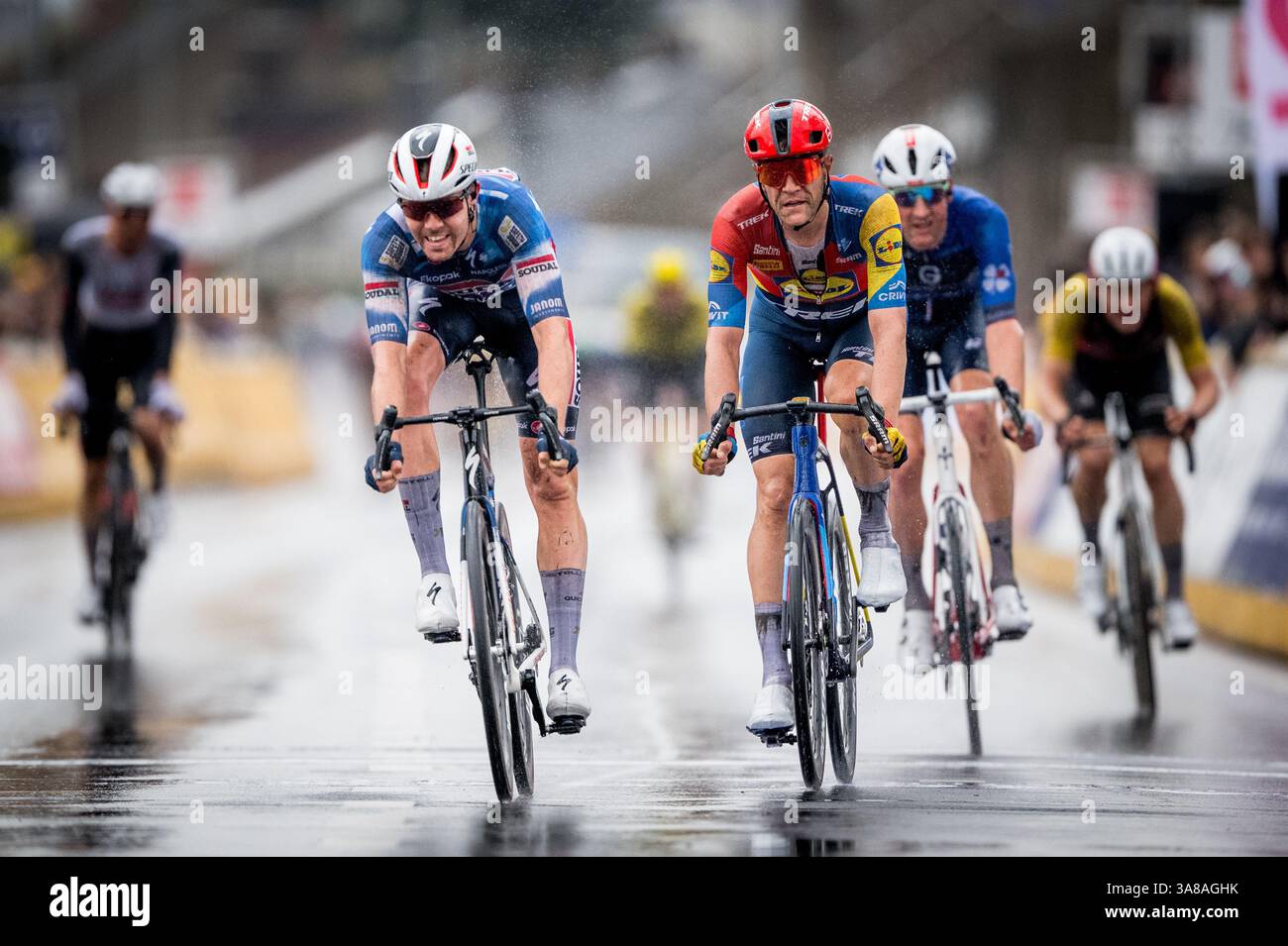 Harelbeke, Belgium. 28th Mar, 2025. Danish Casper Pedersen of Soudal Quick-Step and Belgian ...