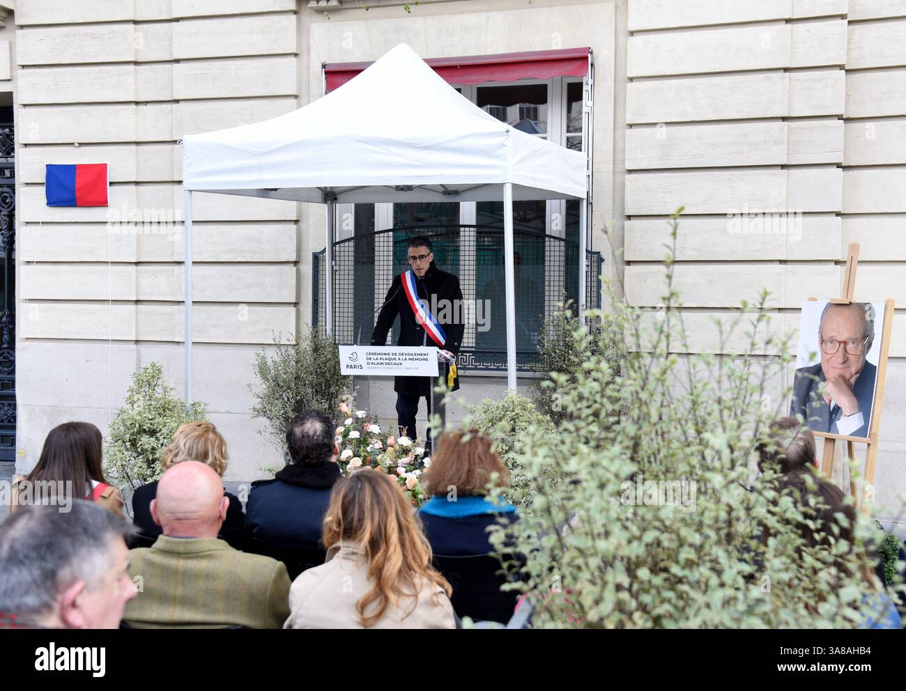 Paris, France. 28th Mar, 2025. Jeremy Redler and Anne Hidalgo unveils a ...
