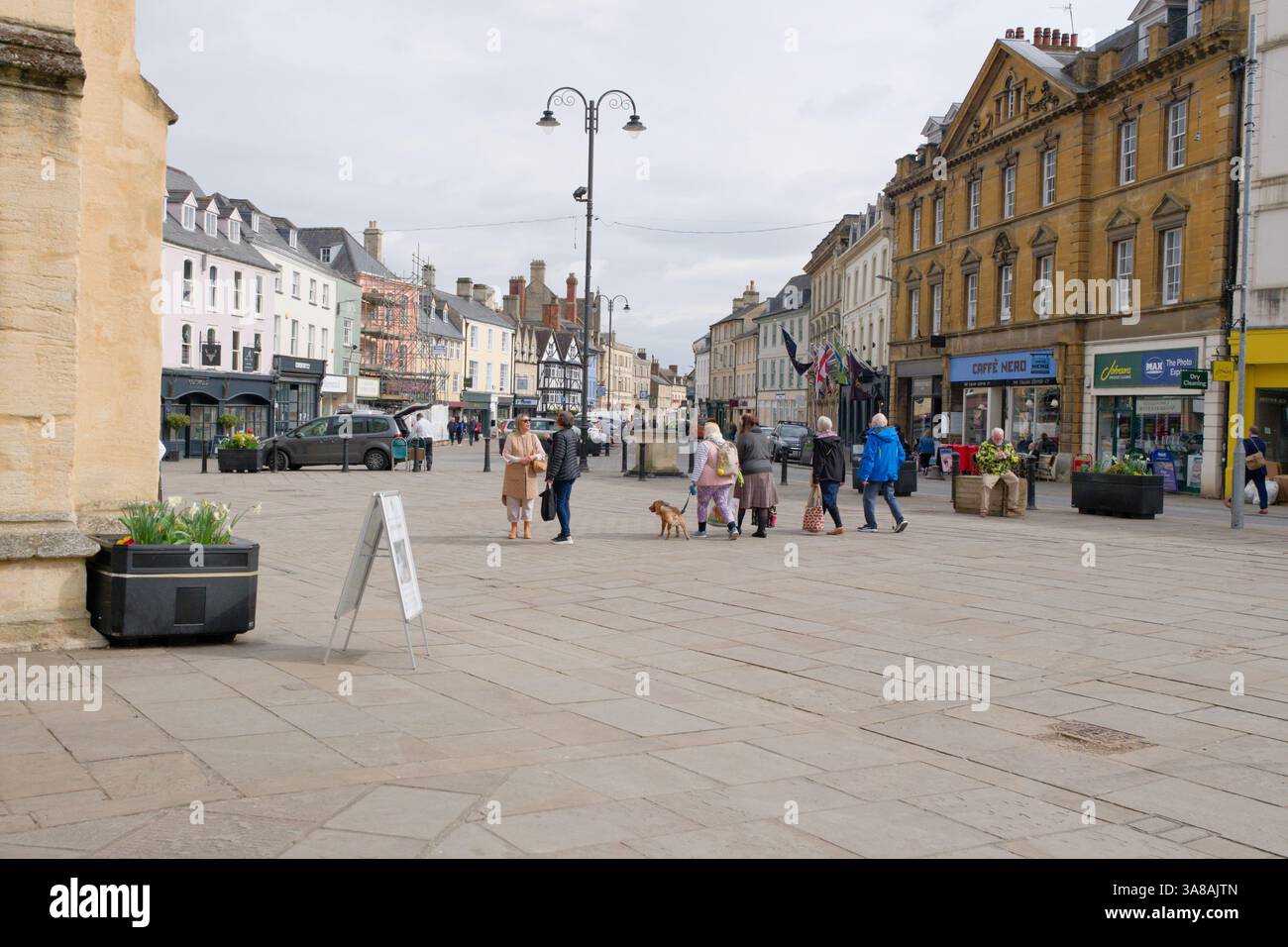 Cirencester street scene hi-res stock photography and images - Alamy