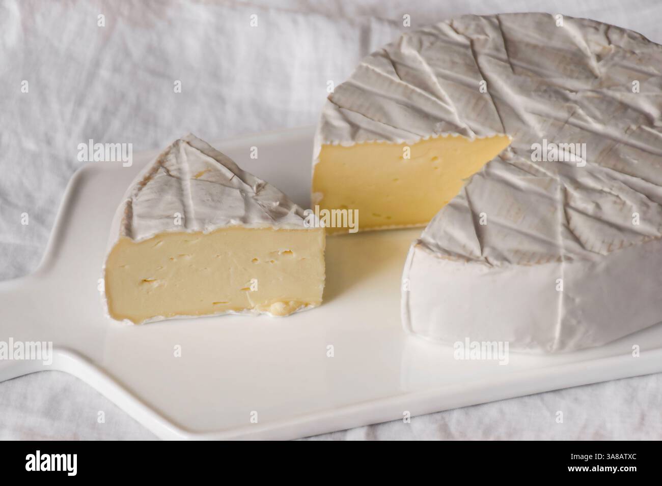 Brie board hi-res stock photography and images - Alamy