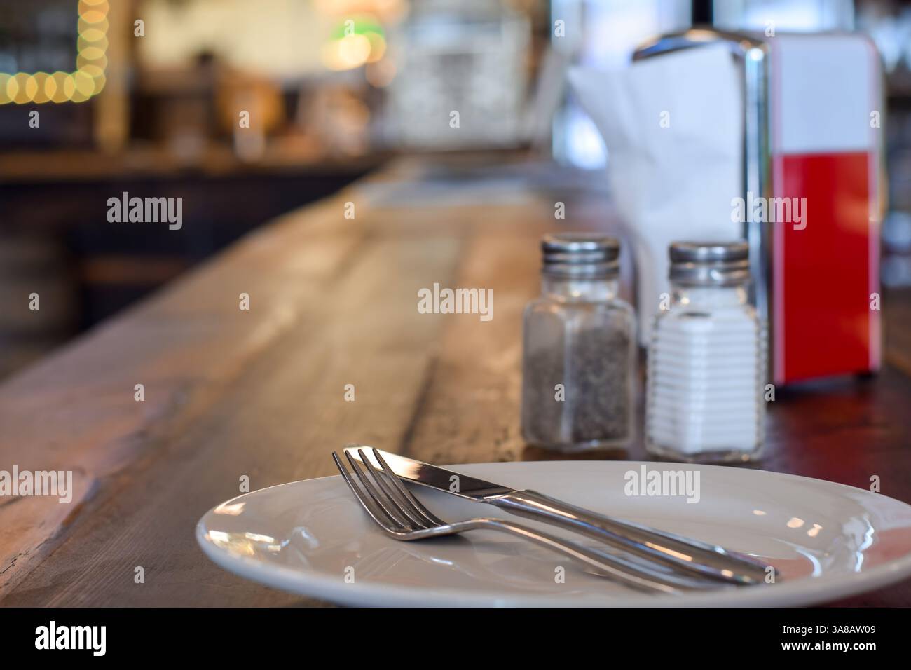 Classic diner and table hi-res stock photography and images - Alamy