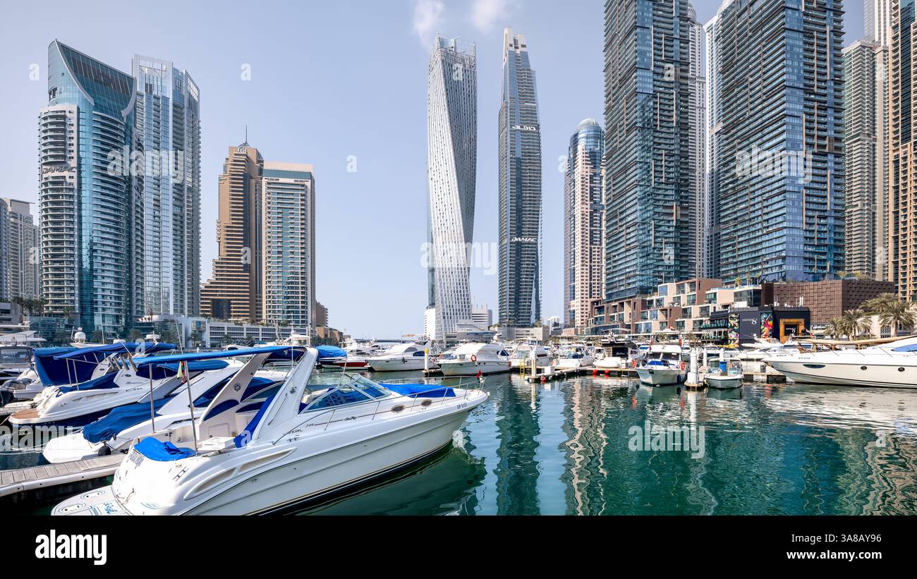 Dubai marina walk hi-res stock photography and images - Alamy
