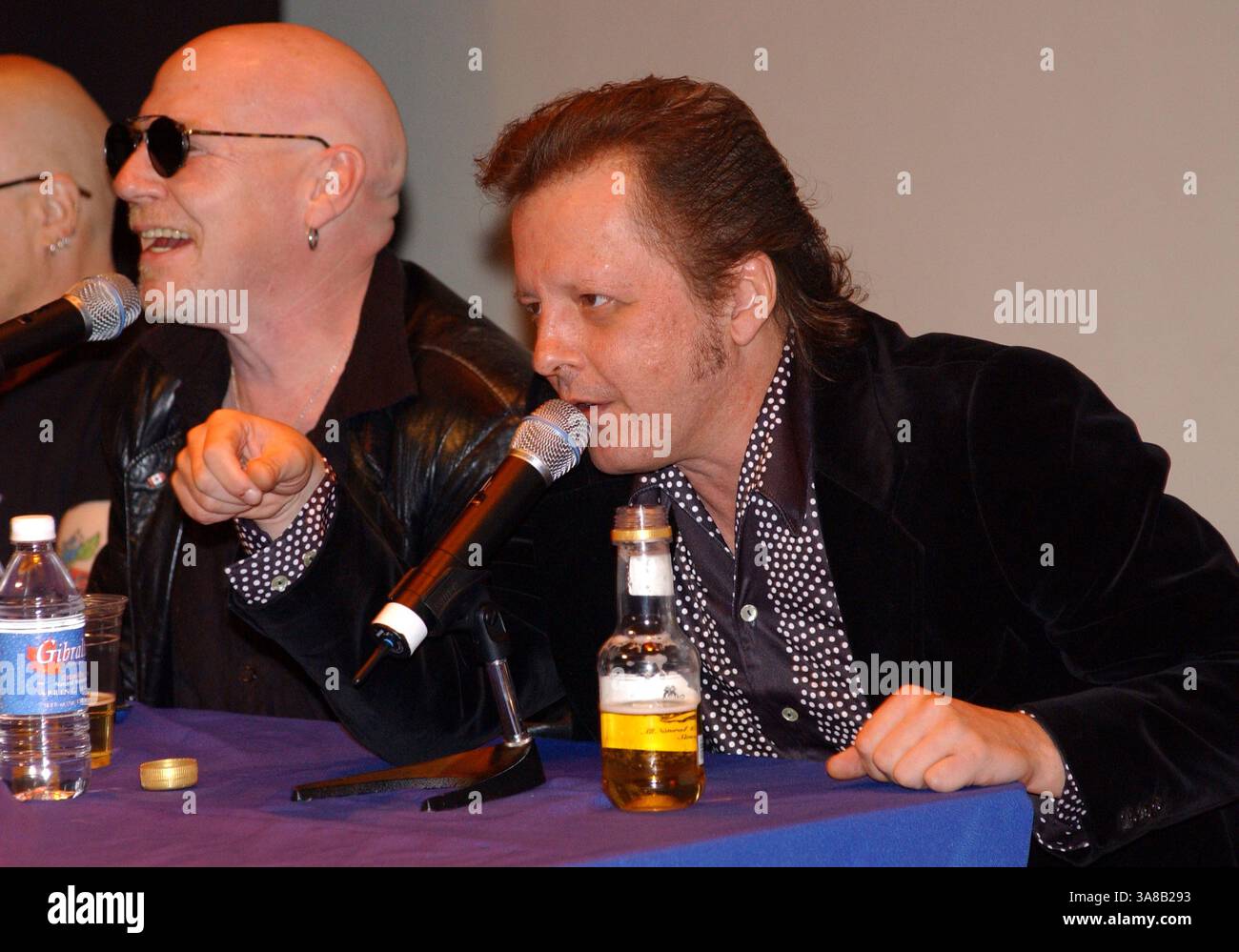 Punk band 1990 hi-res stock photography and images - Alamy