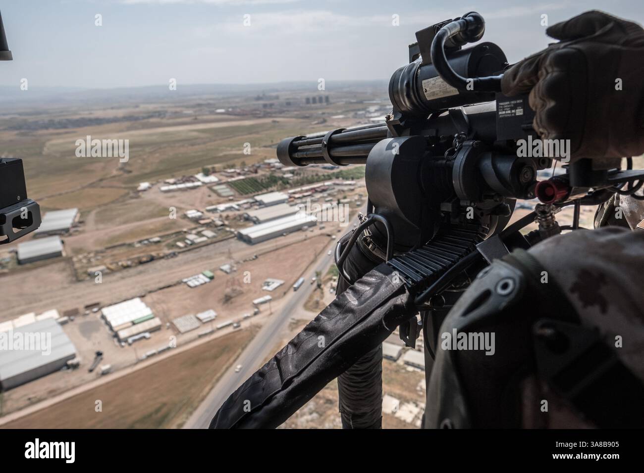 May 11, 2016 - Erbil, Kurdistan, Iraq - Machine gunners aboard Italian ...