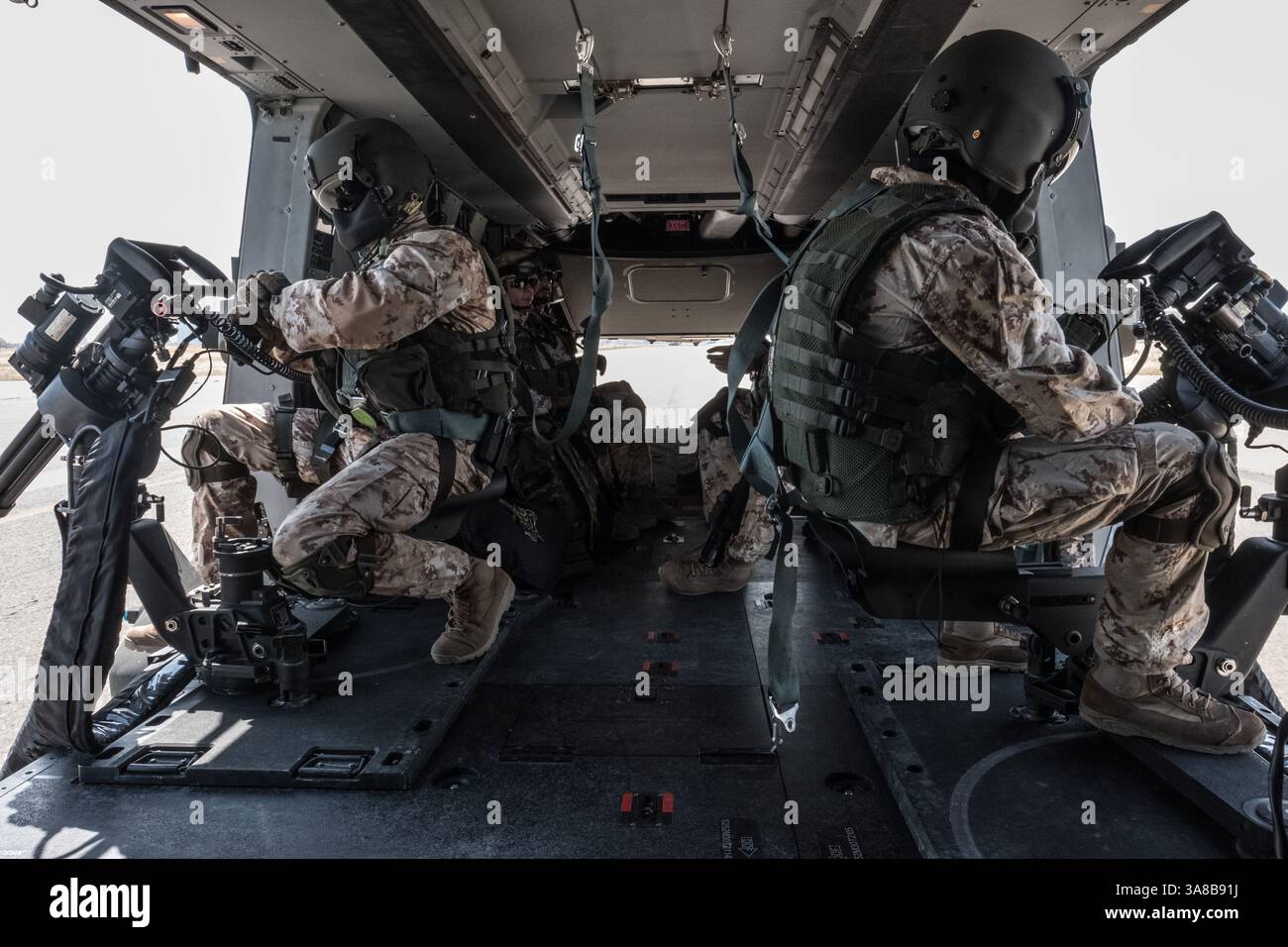 May 11, 2016 - Erbil, Kurdistan, Iraq - Machine gunners aboard Italian ...