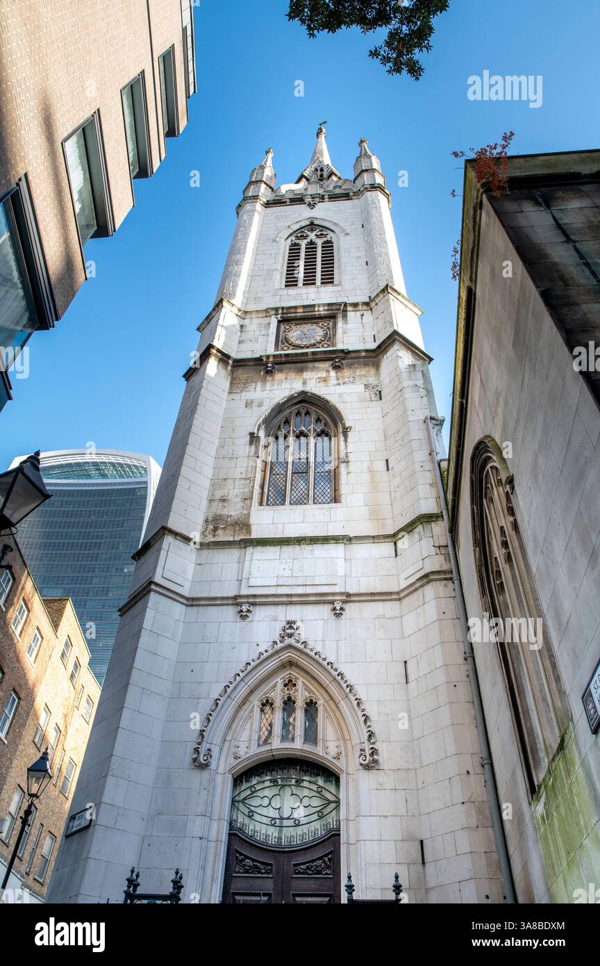 St. Dunstan in the East Church Garden and Ruins. London. UK Stock Photo ...
