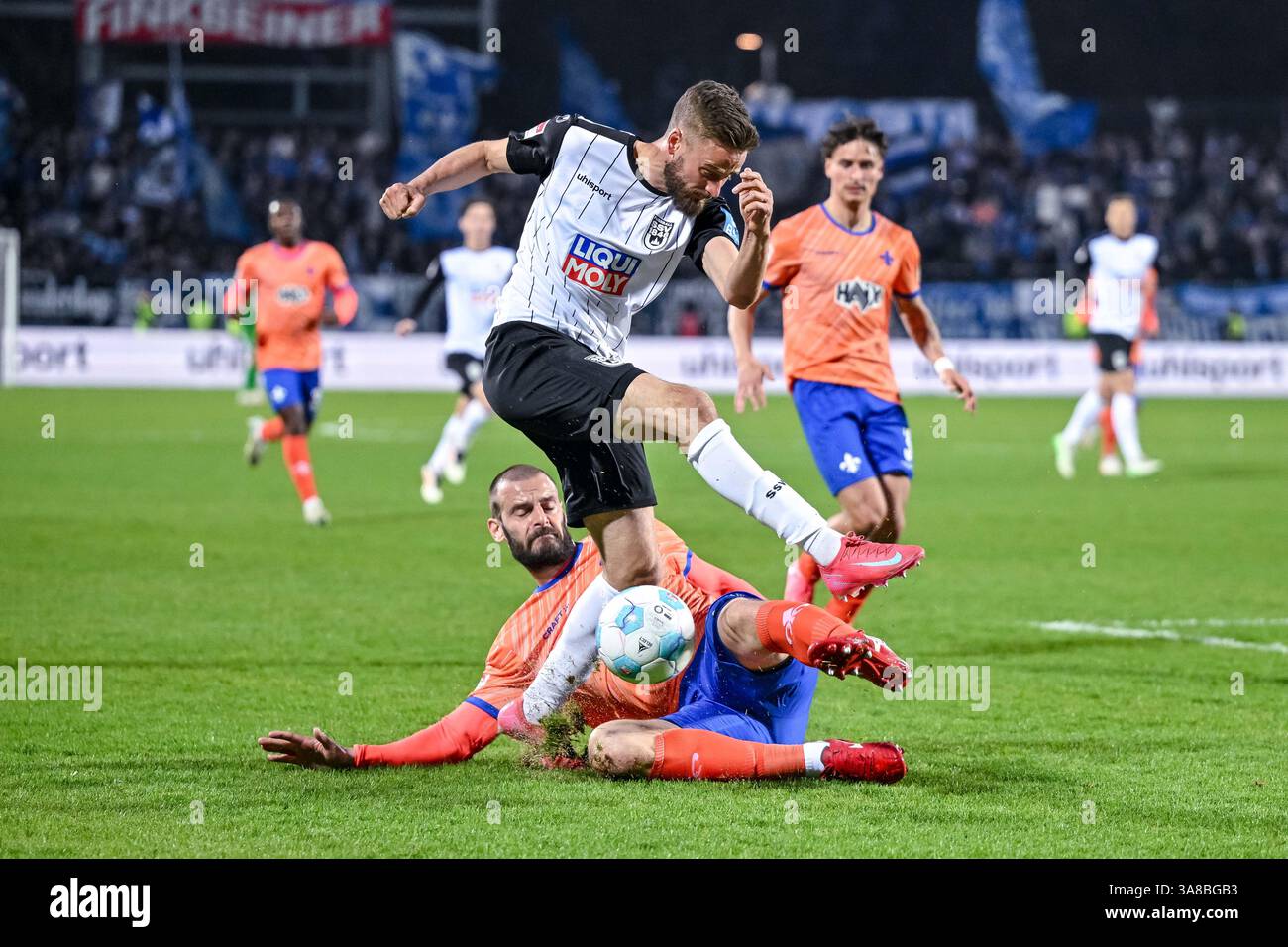 Ulm, Germany. 28th Mar, 2025. Soccer: Bundesliga 2, SSV Ulm 1846 ...