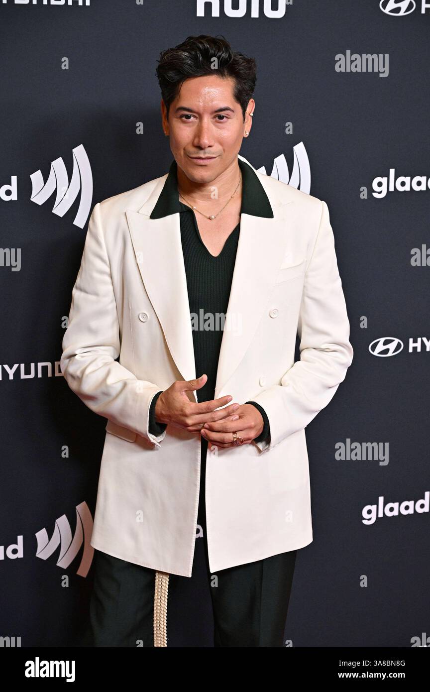 Carlos Eric Lopez bei der 36. Verleihung der GLAAD Media Awards 2025 im ...
