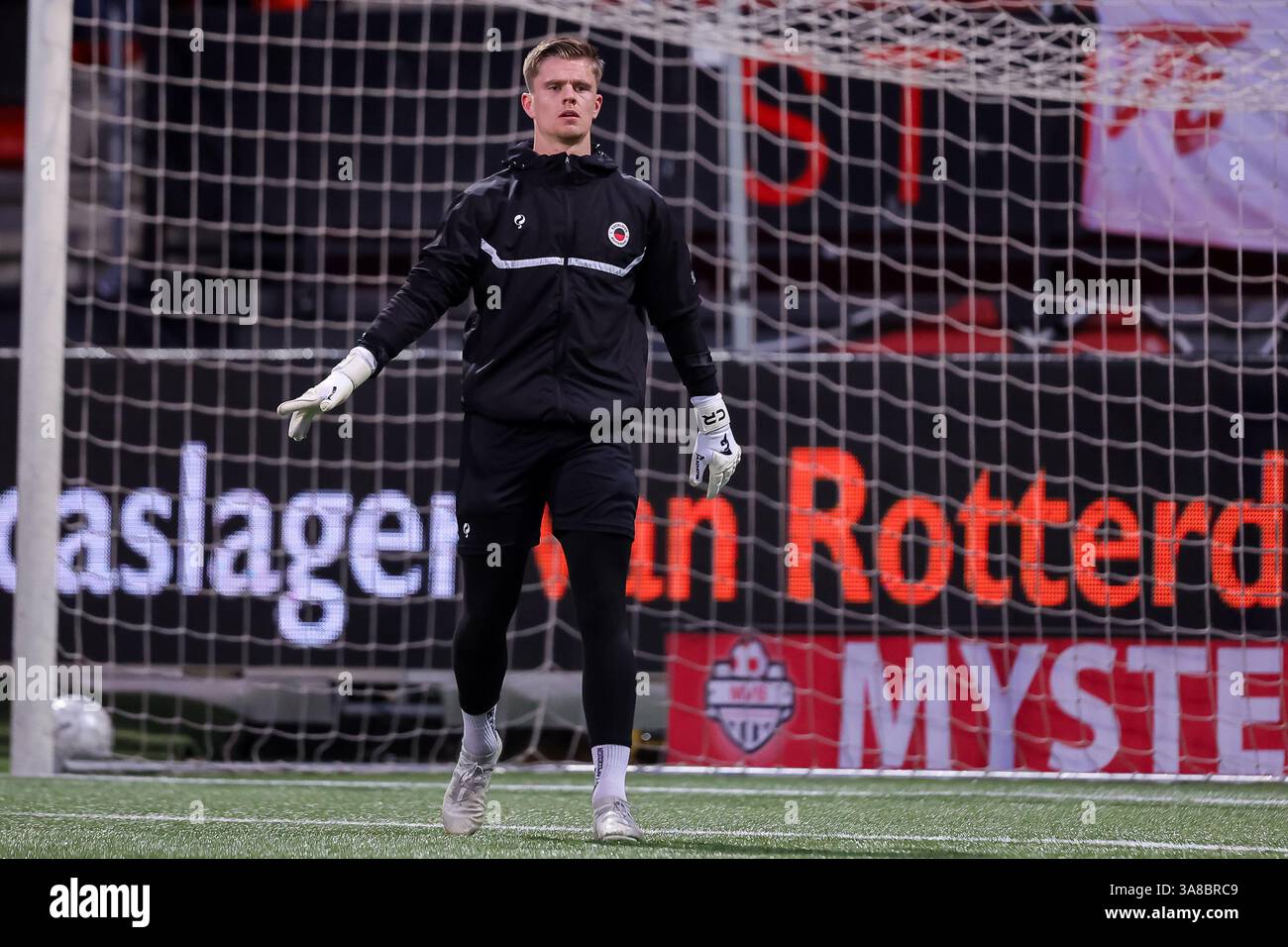 Rotterdam - Goalkeeper Calvin Raatsie of Excelsior Rotterdam during the ...