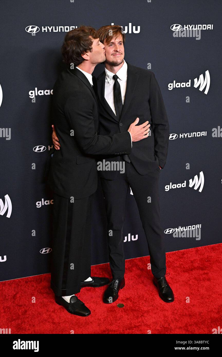Cooper Koch mit Partner Stuart McClave bei der 36. Verleihung der GLAAD ...