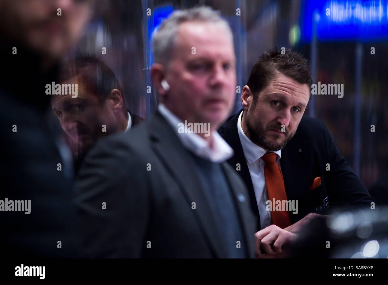 250328 Malmö Redhawks tränare Tomas Kollar under kvartsfinal fem i SHL ...