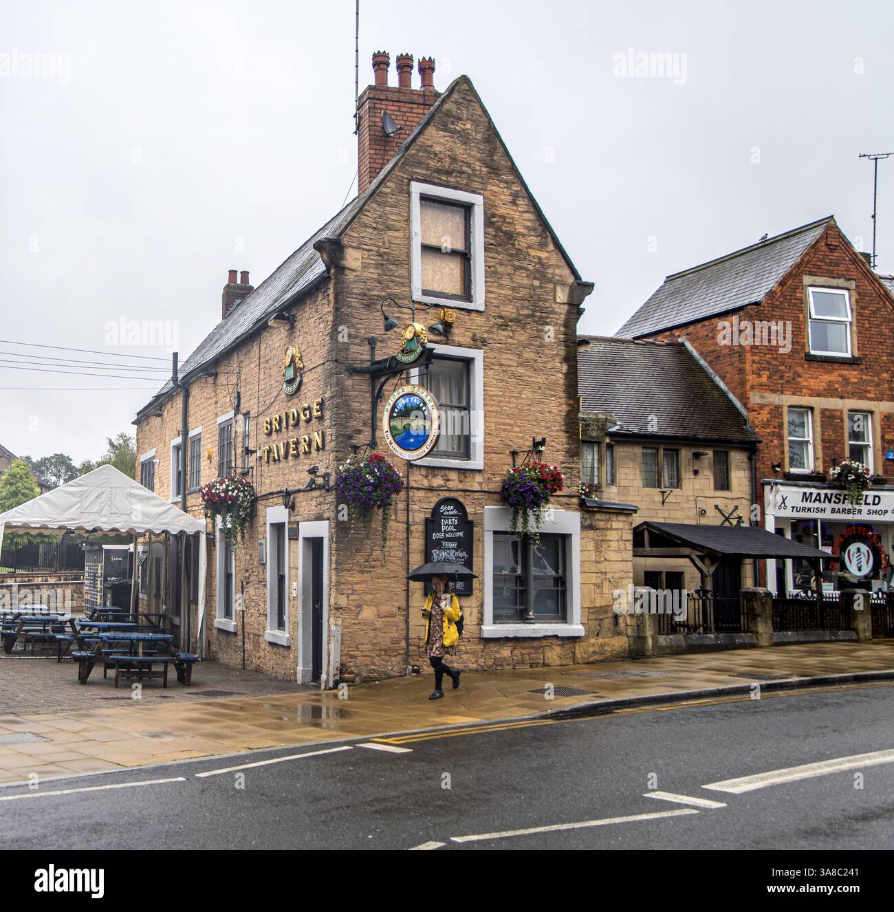 Mansfield , UK - August 8, 2023: Bridge tavern pub in Mansfield Stock ...