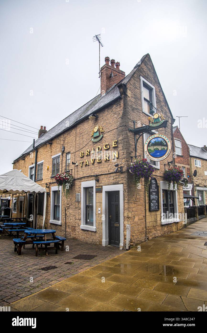 Mansfield , UK - August 8, 2023: Bridge tavern pub in Mansfield Stock ...
