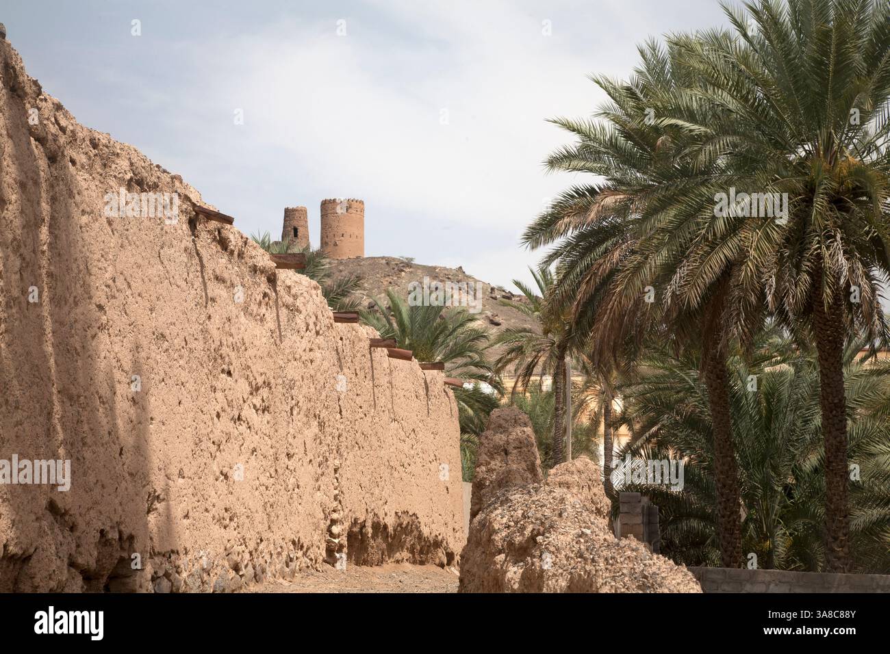 ancient mud buildings al-mudhayrib oman sultanate of oman Stock Photo ...