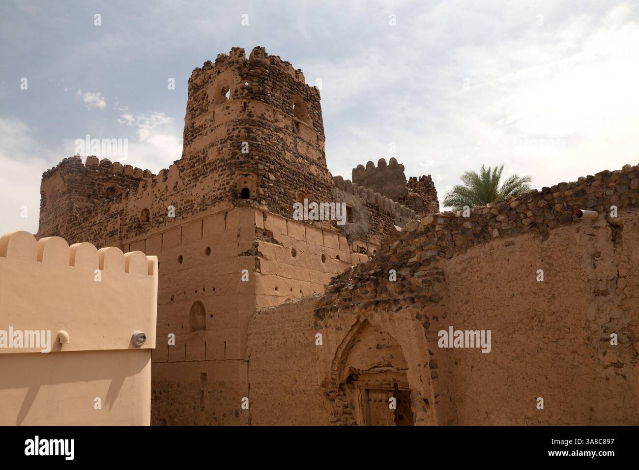 ancient mud buildings al-mudhayrib oman sultanate of oman Stock Photo ...
